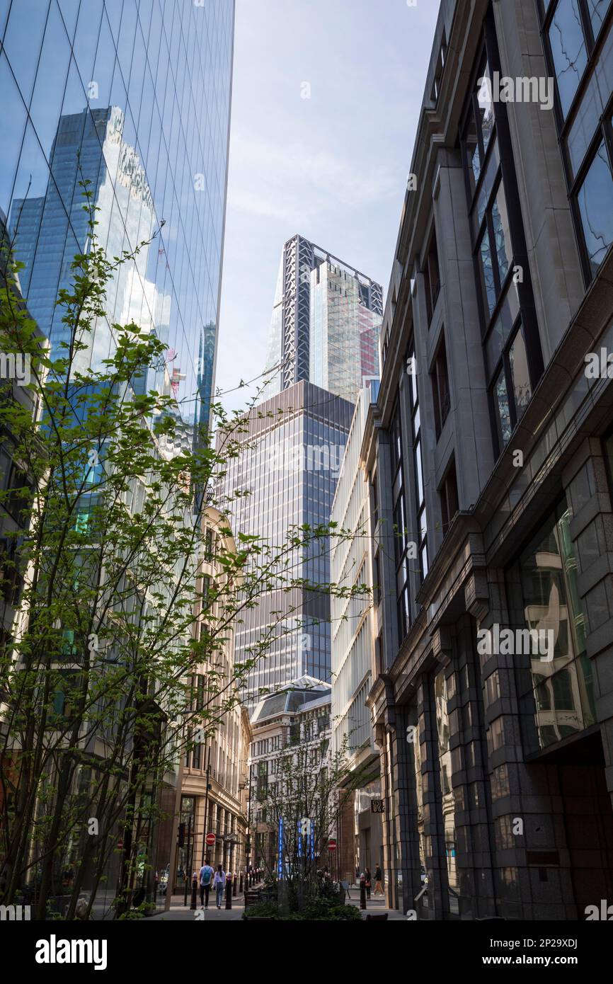 View towards St Helen's (1 Undershaft) & The Leadenhall Building ...