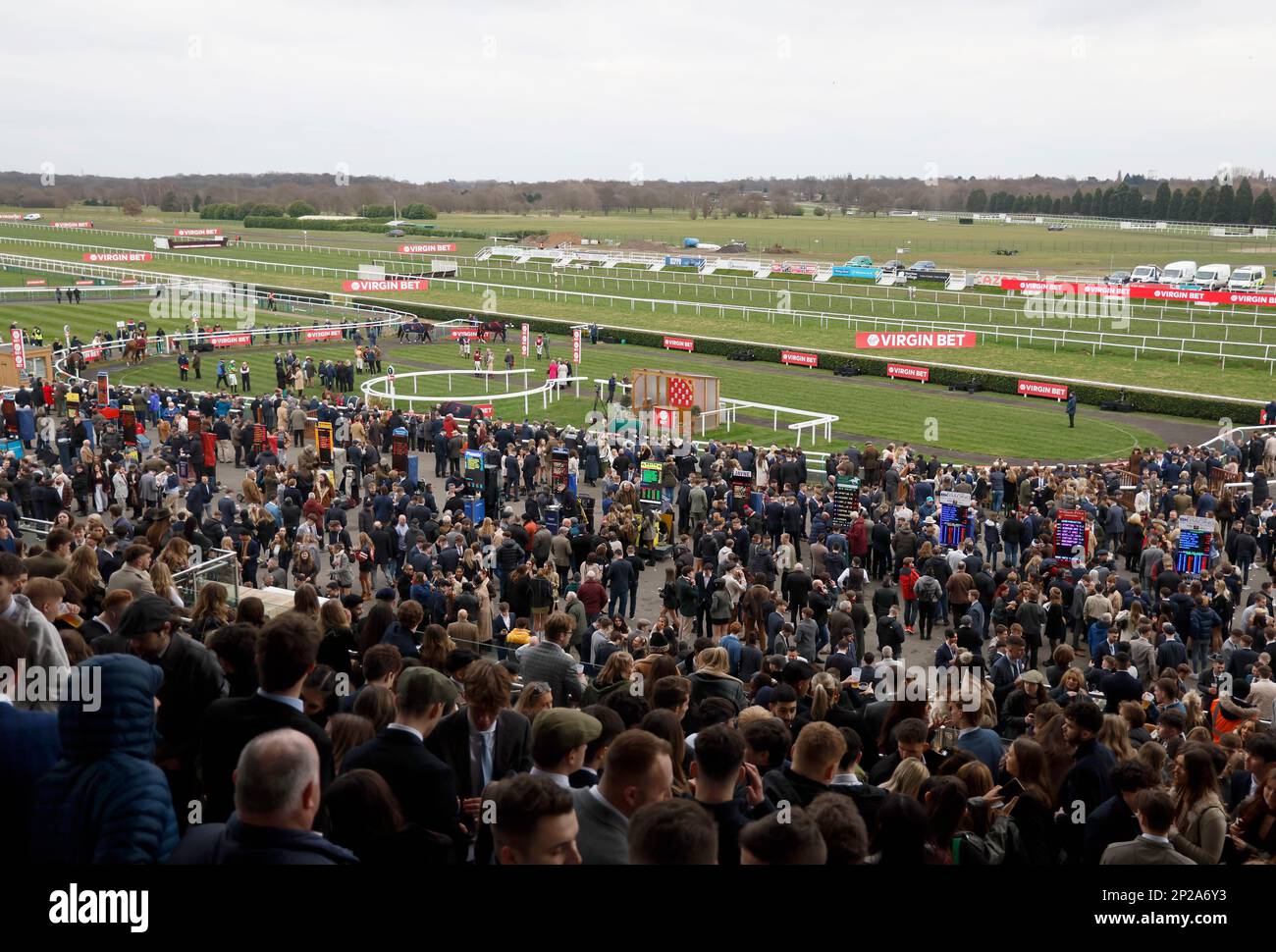 Grandstand doncaster racecourse hi-res stock photography and images - Alamy