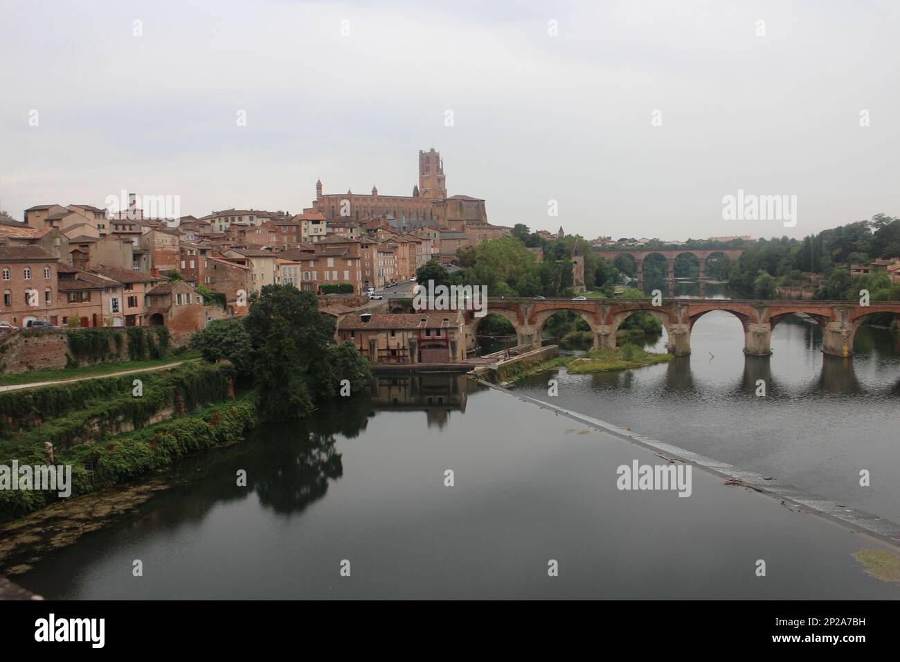 Panoramic view of Pont Vieux (Old Bridge), Cathedral Sainte-Cécile and ...