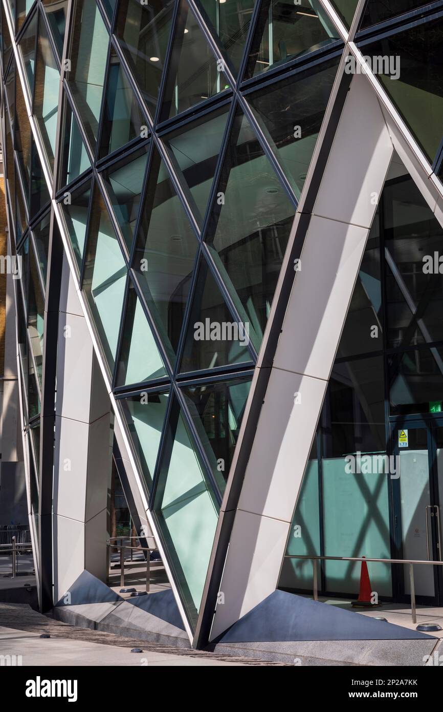 30 St Mary Axe [detail] (known previously as the Swiss Re Building ...