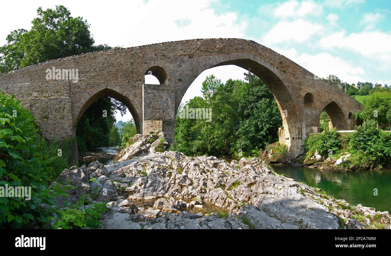 Around spain historic bridge hi-res stock photography and images - Alamy