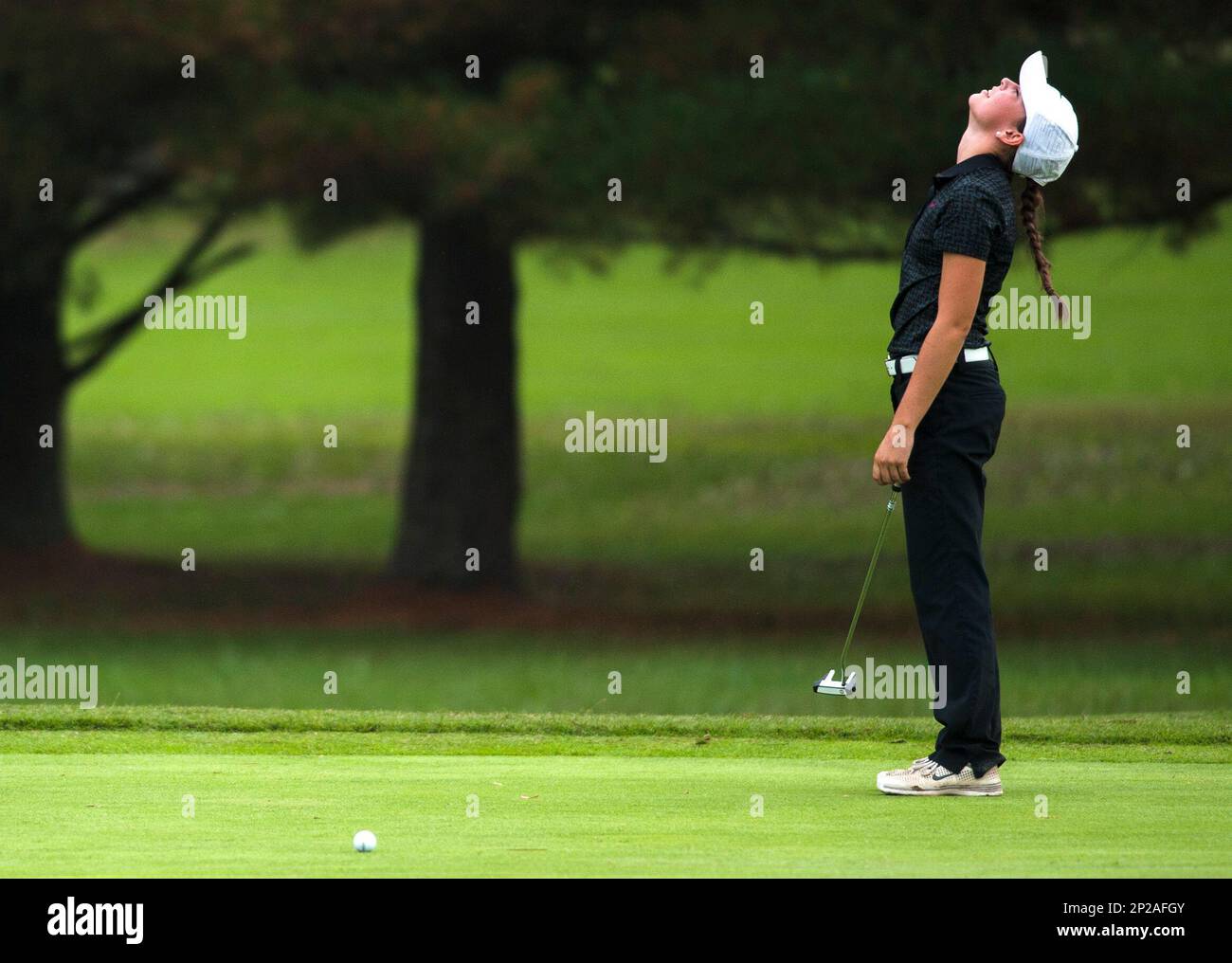 South Warren's Casey Van Meter reacts to missing a putt during the ...