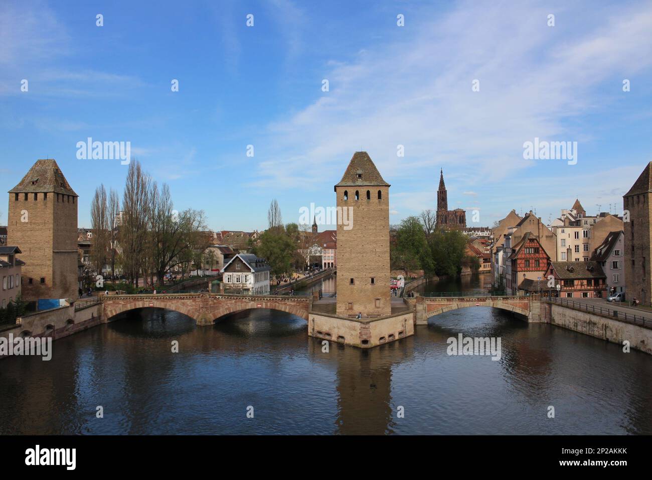Medieval bridge ponts couverts hi-res stock photography and images - Alamy