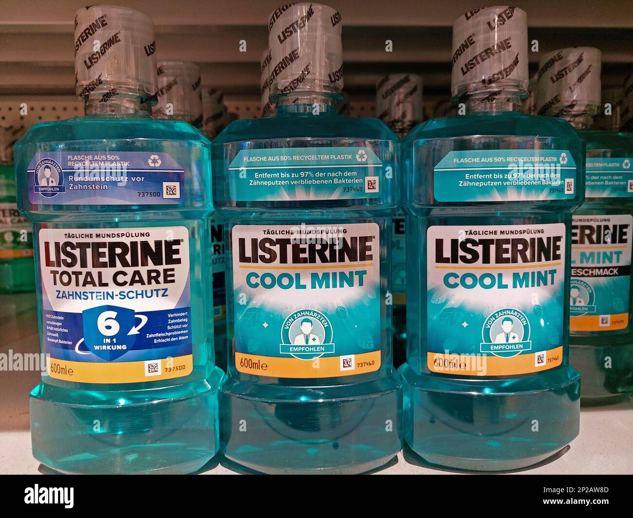 Listerine mouthwash bottles in a supermarket Stock Photo - Alamy