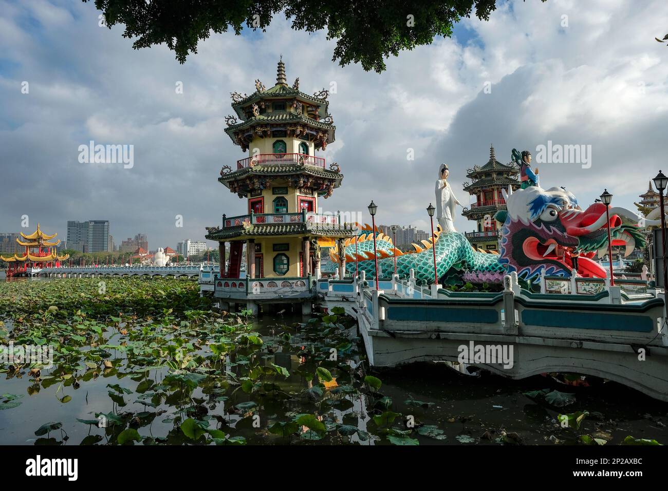 Taoist temple hi-res stock photography and images - Alamy