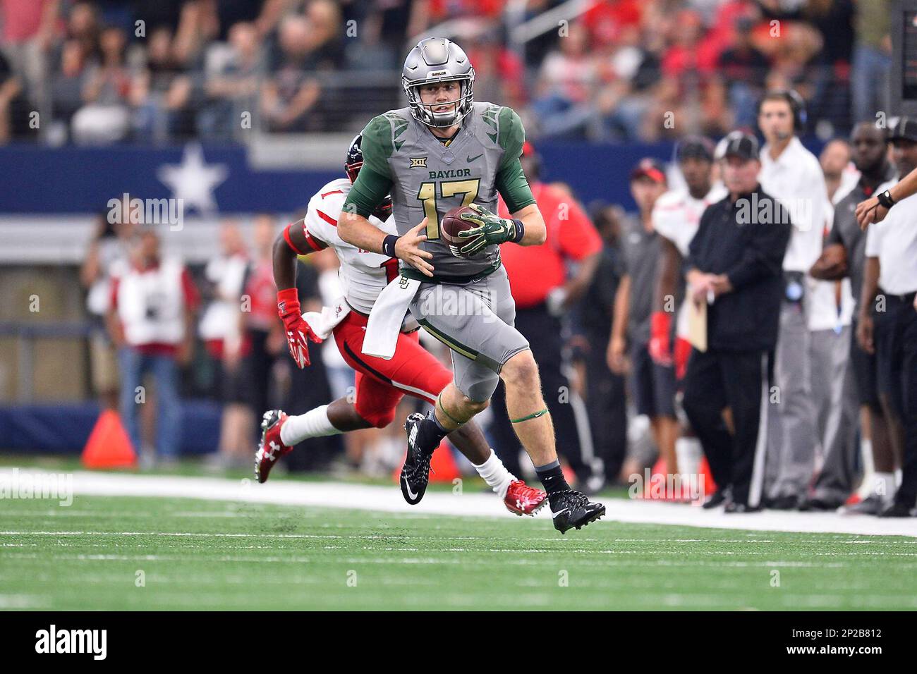 Baylor's quarterback Seth Russell (17) rushes for first down chased by ...