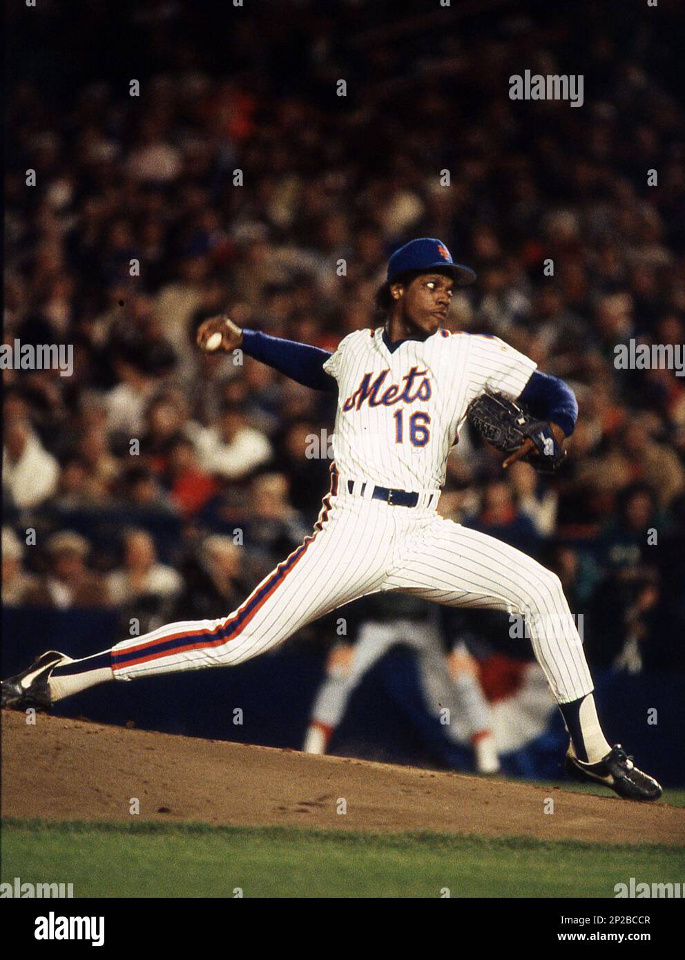 New York Mets starting pitcher Dwight Gooden delivers against the ...