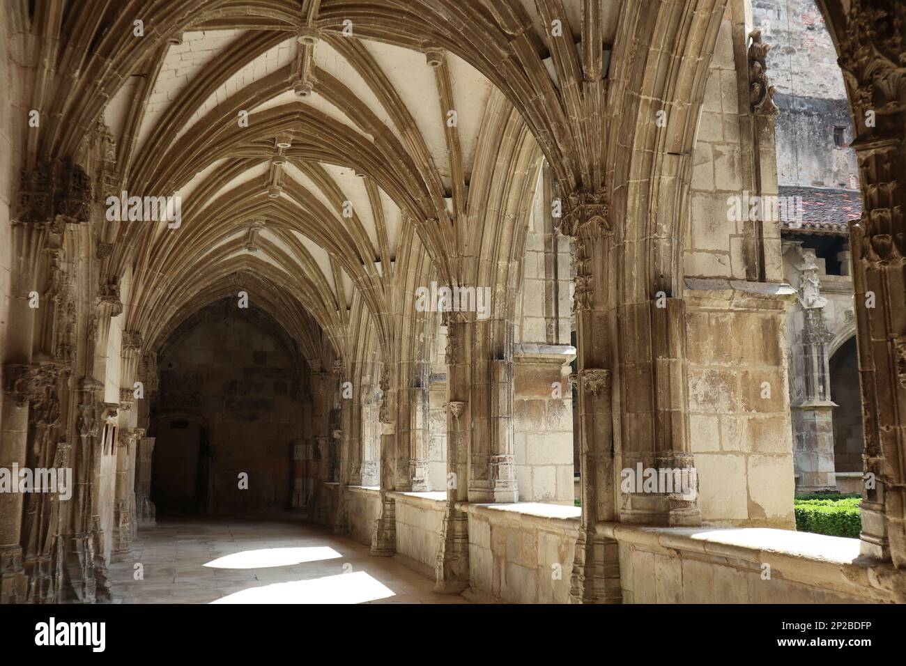 Inside of Saint-Étienne cathedral in Cahors, France Stock Photo - Alamy