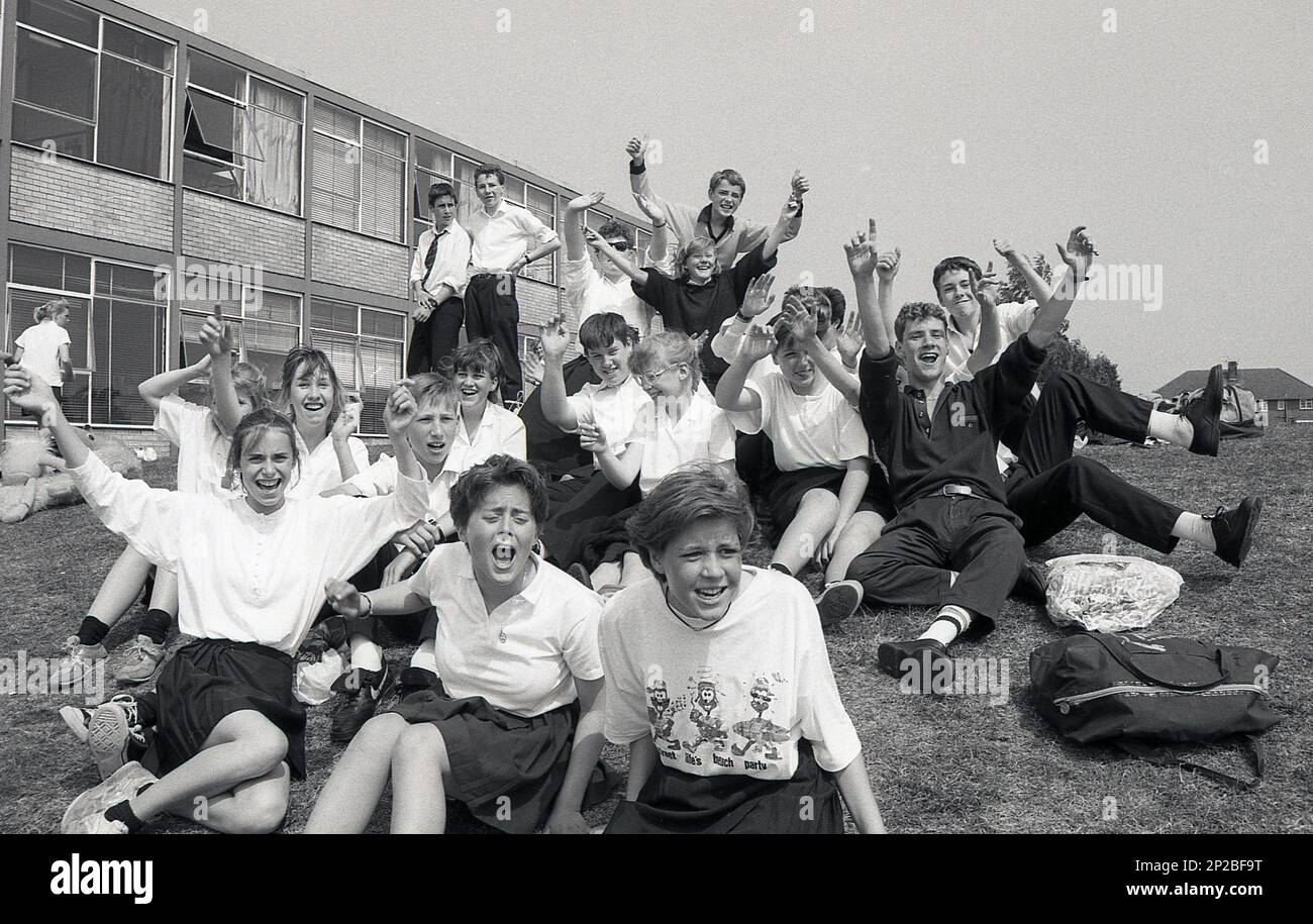 1989, secondary school sports day, male and female teenage school ...