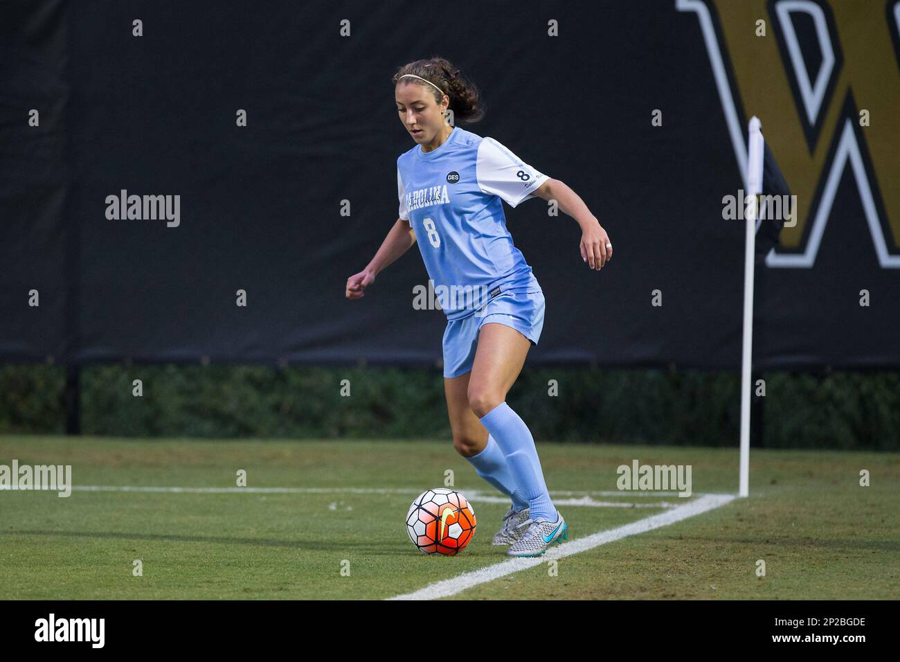 Abby Elinsky (8) of the North Carolina Tar Heels controls the ball ...