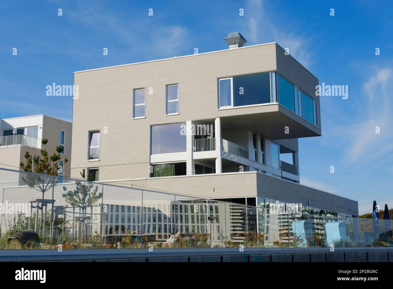 Residential building house outdoor hi-res stock photography and images ...
