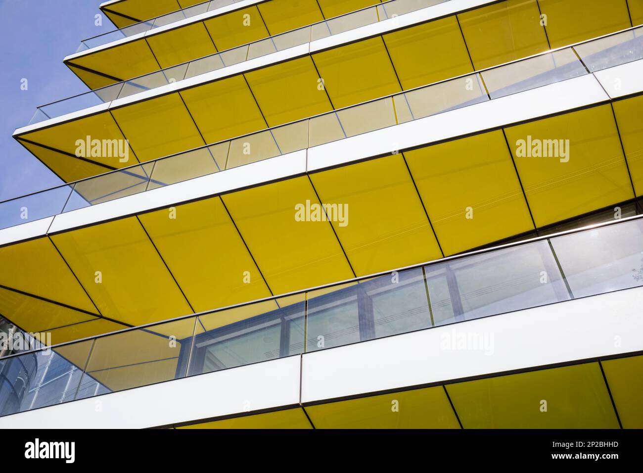 Riverbank house hi-res stock photography and images - Alamy