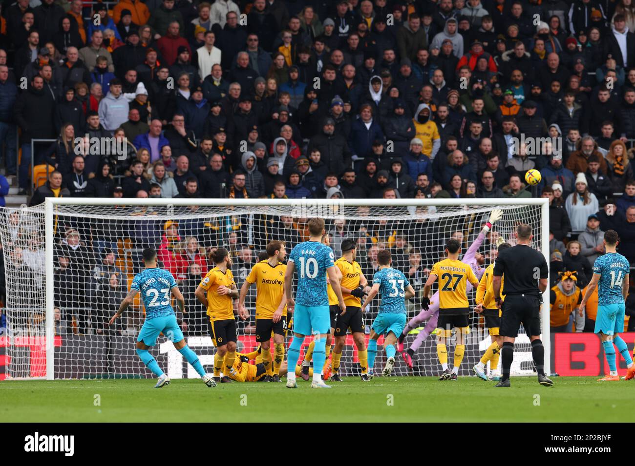 Tottenham hotspur stadium bar hi-res stock photography and images - Alamy