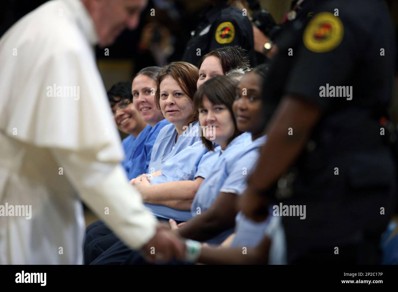 Pope Francis greets female inmates during his visit to the Curran ...