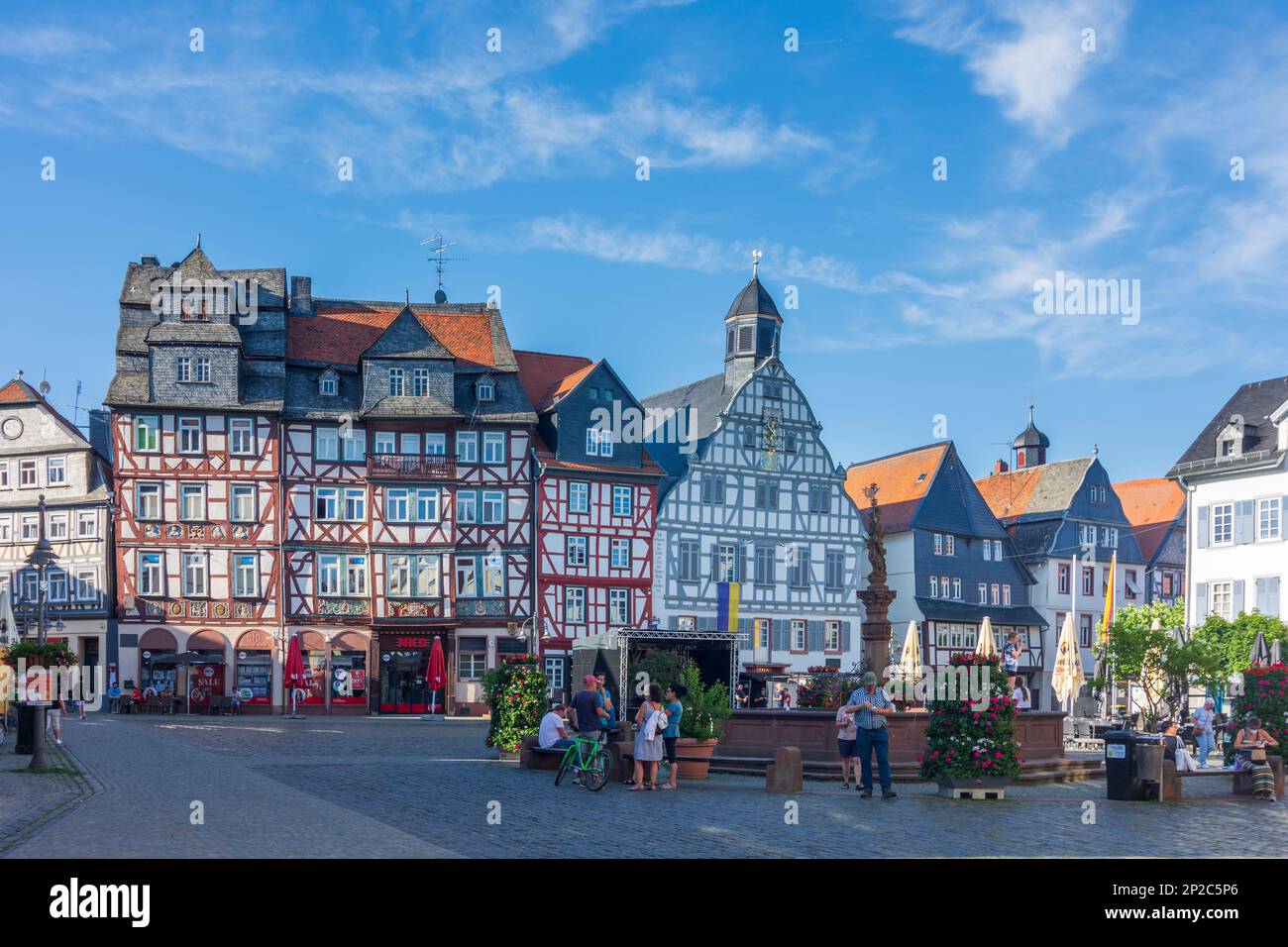 Butzbach: square Marktplatz with Old Town Hall and fountain, Old Town ...