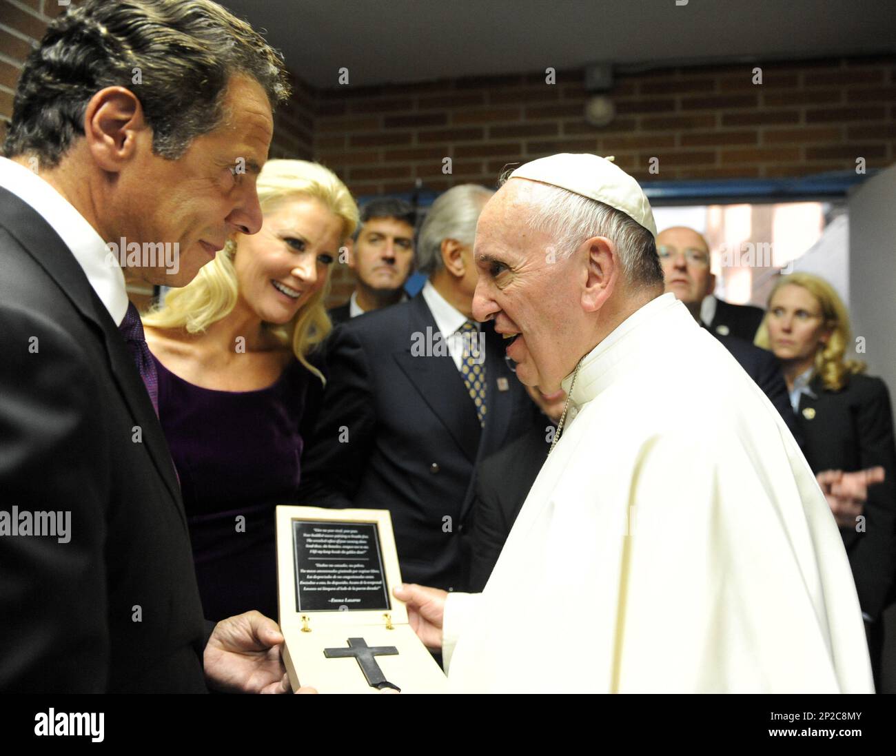 New York Gov. Andrew Cuomo, left, and his girlfriend Sandra Lee ...