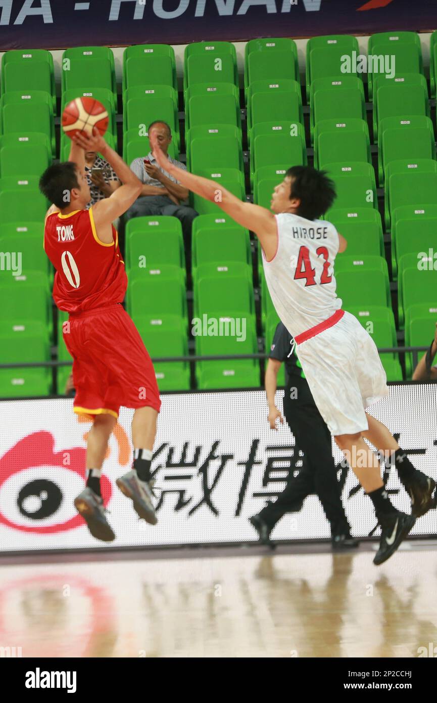 Kenta Hirose of Japan, right, challenges Wen Keong TONG of Malaysia in a group match during the ...