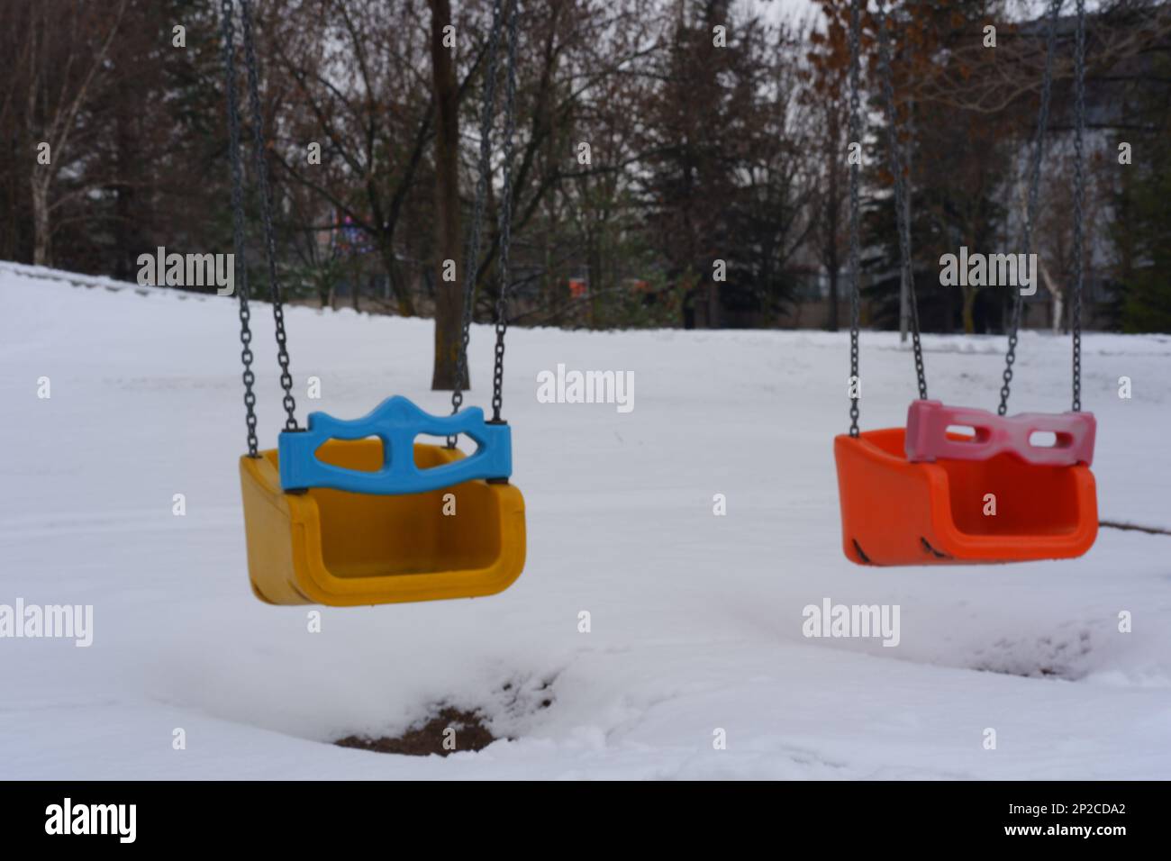 Rope swing under tree hi-res stock photography and images - Alamy