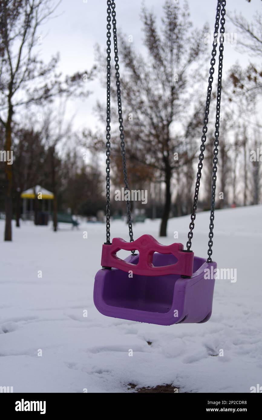 Empty tree swing hi-res stock photography and images - Alamy