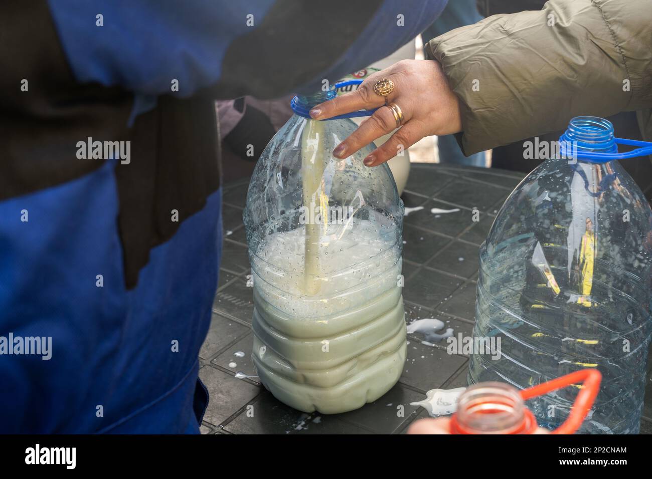 Milk prices hi-res stock photography and images - Alamy