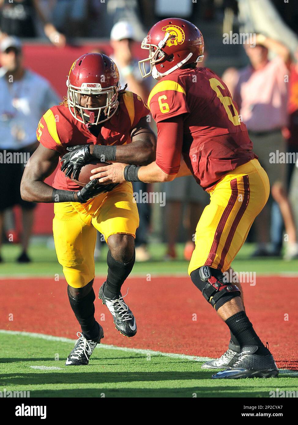 September 19, 2015: USC Trojans running back (25) Ronald Jones takes a ...