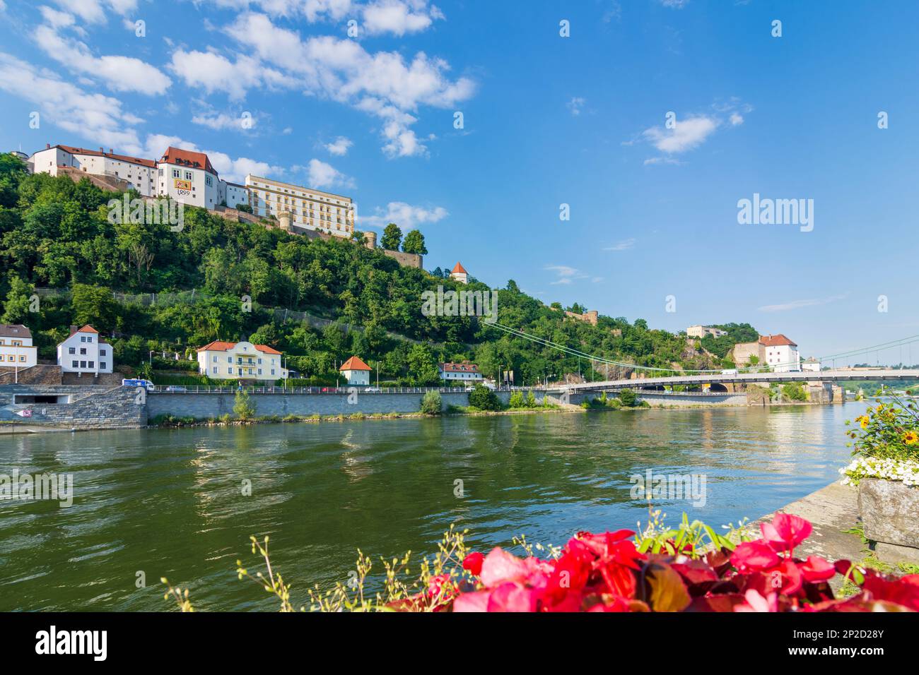 Passau: river Donau (Danube), Veste Oberhaus Castle, bridge Prinzregent ...