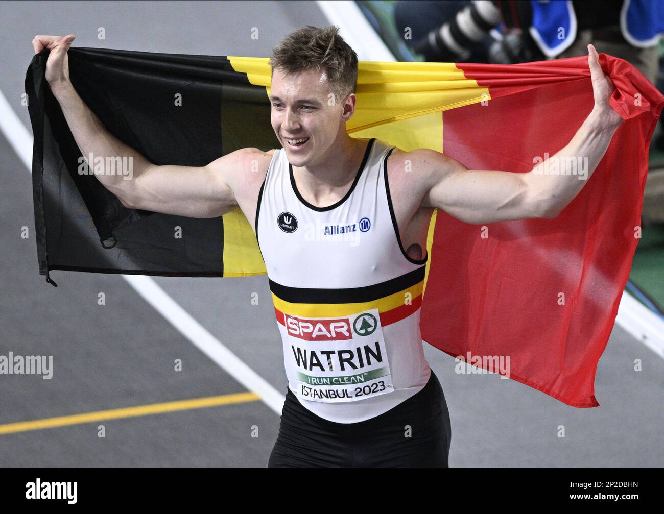 Belgian Julien Watrin celebrates his silver medal at the men's 400m ...
