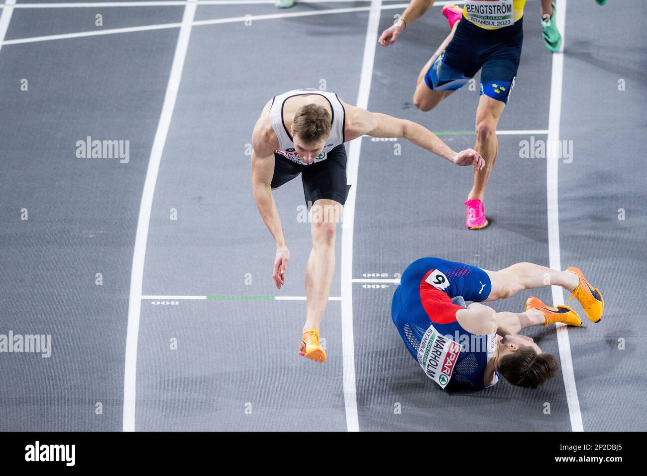 Belgian Julien Watrin celebrates his silver medal at the men's 400m ...