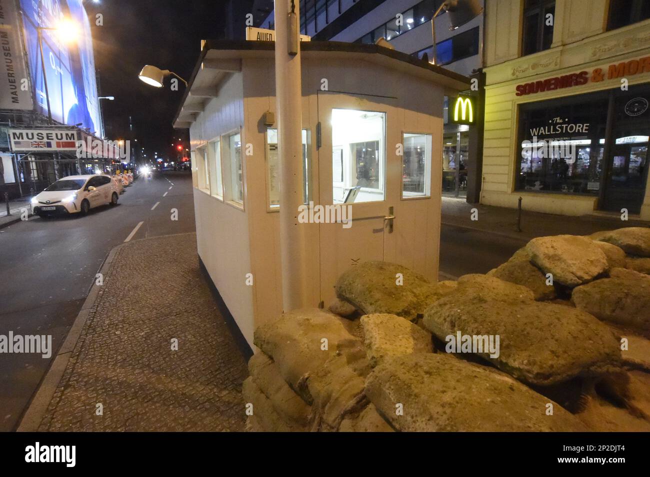 House wall checkpoint hi-res stock photography and images - Alamy