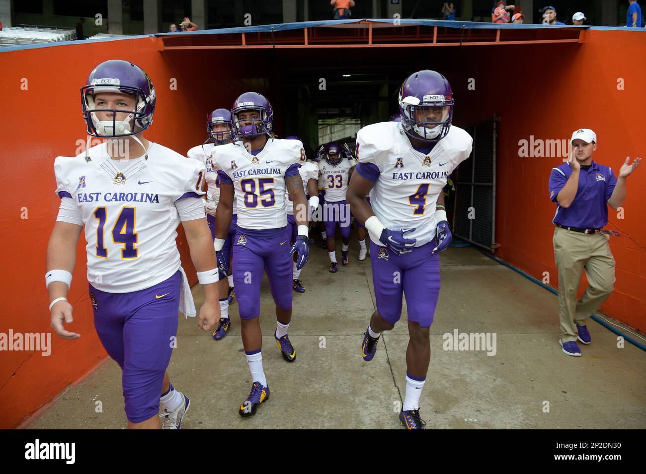 East Carolina quarterback John Jacobs (14), receiver Davon Grayson (85 ...