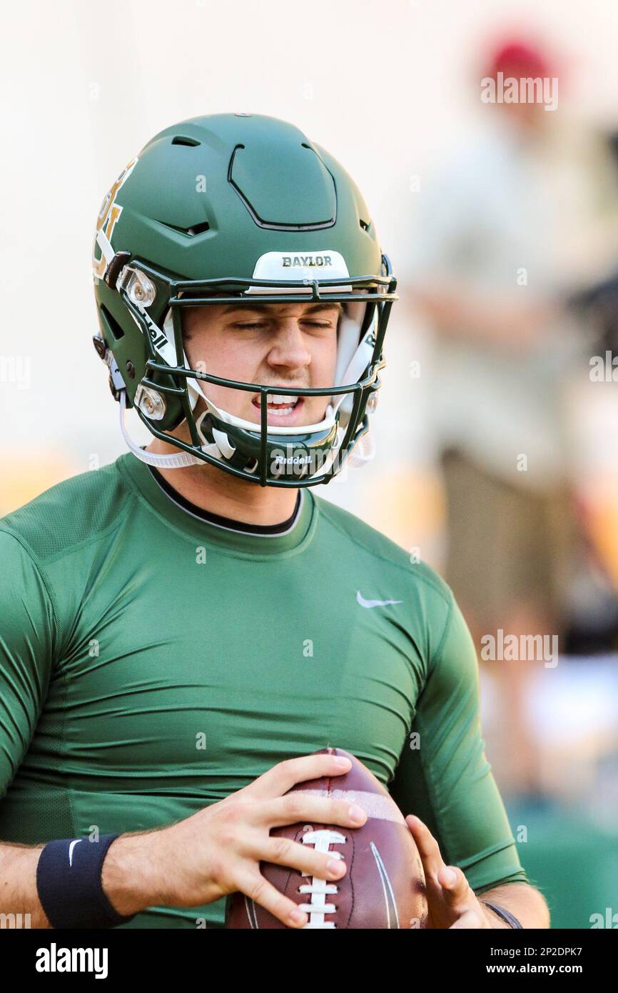 12 SEP 2015: Baylor Bears quarterback Seth Russell (17) warmup before ...