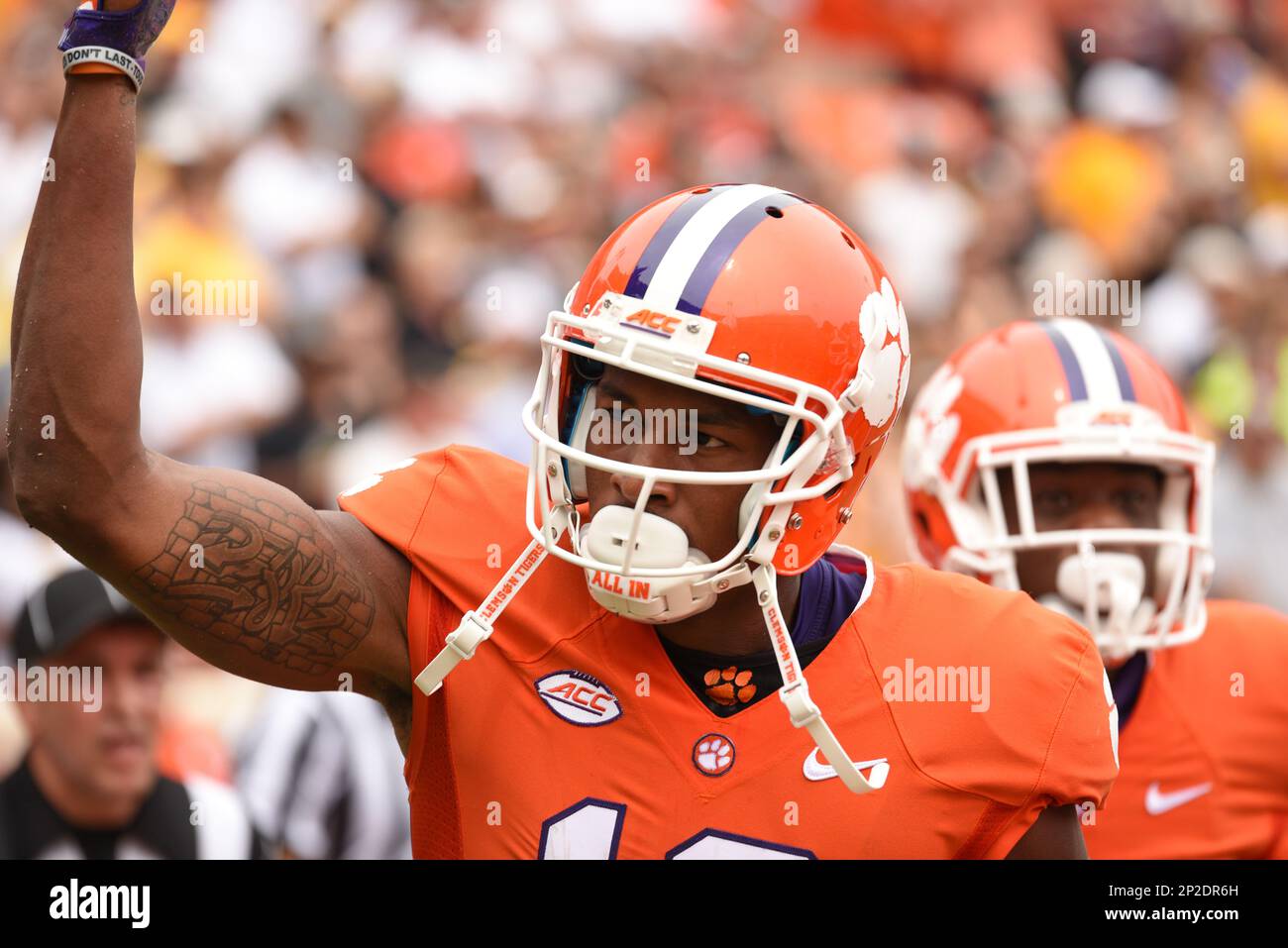 September 12, 2015: Clemson wide receiver Charone Peake (19) looks to ...