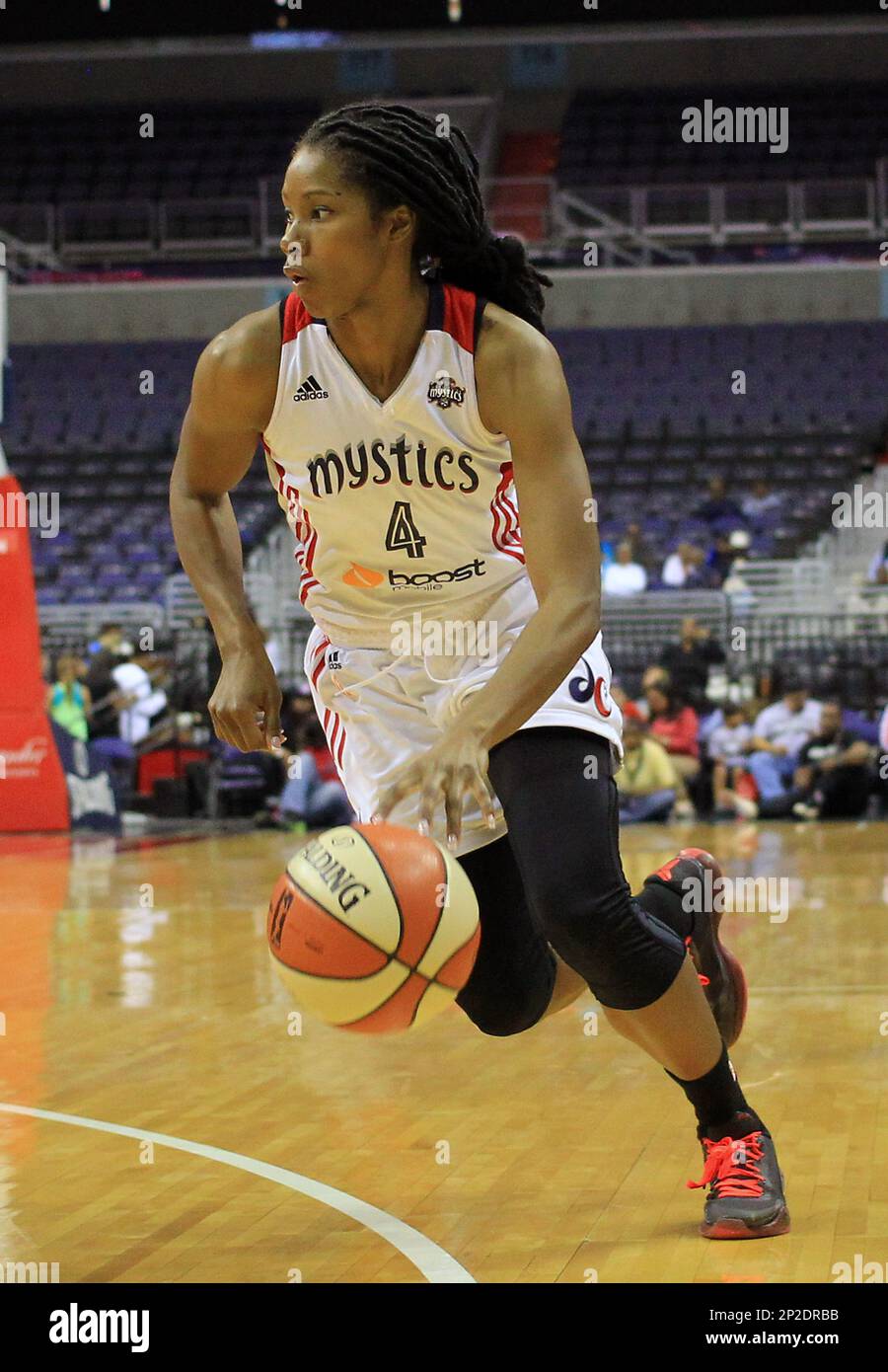 September 13 2015: Washington Mystics guard Tayler Hill (4) during a ...