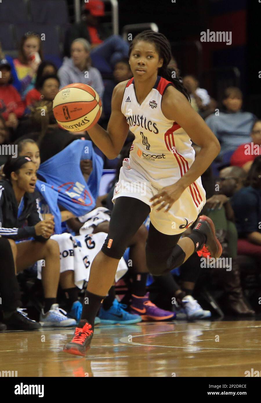 September 13 2015: Washington Mystics guard Tayler Hill (4) during a ...