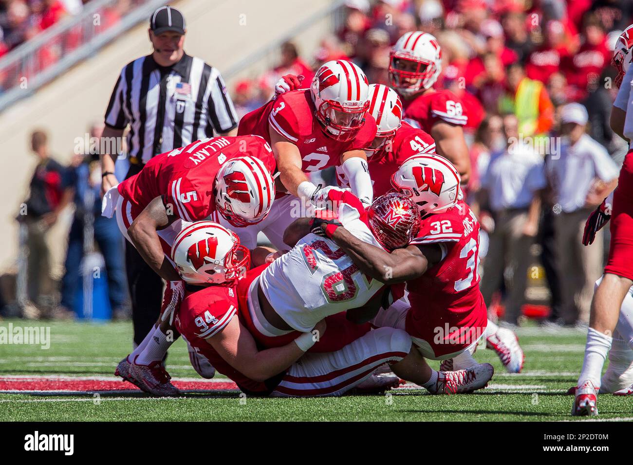 September 12, 2015: Wisconsin Badgers nose tackle Conor Sheehy (94 ...