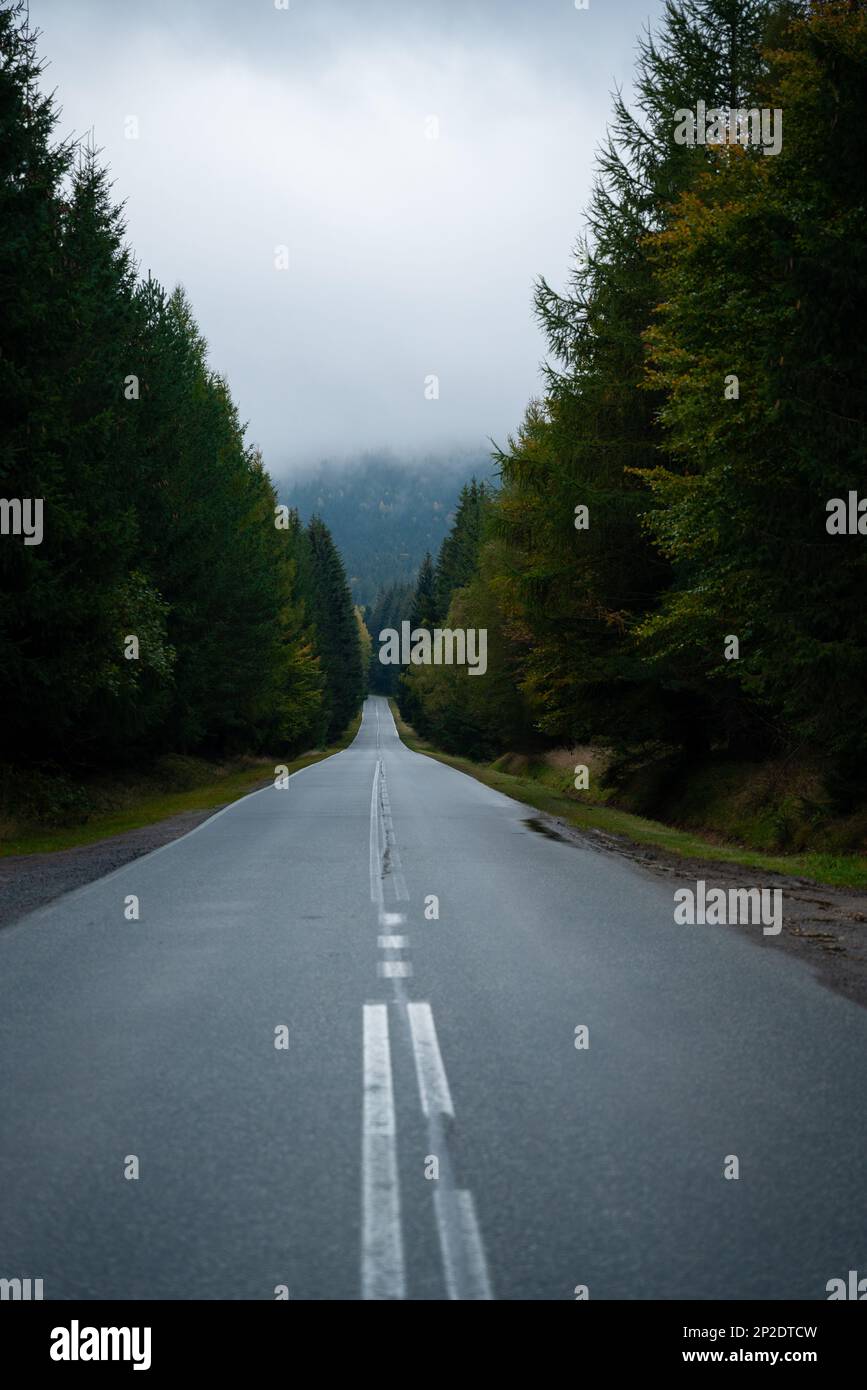 Straight road section hi-res stock photography and images - Alamy