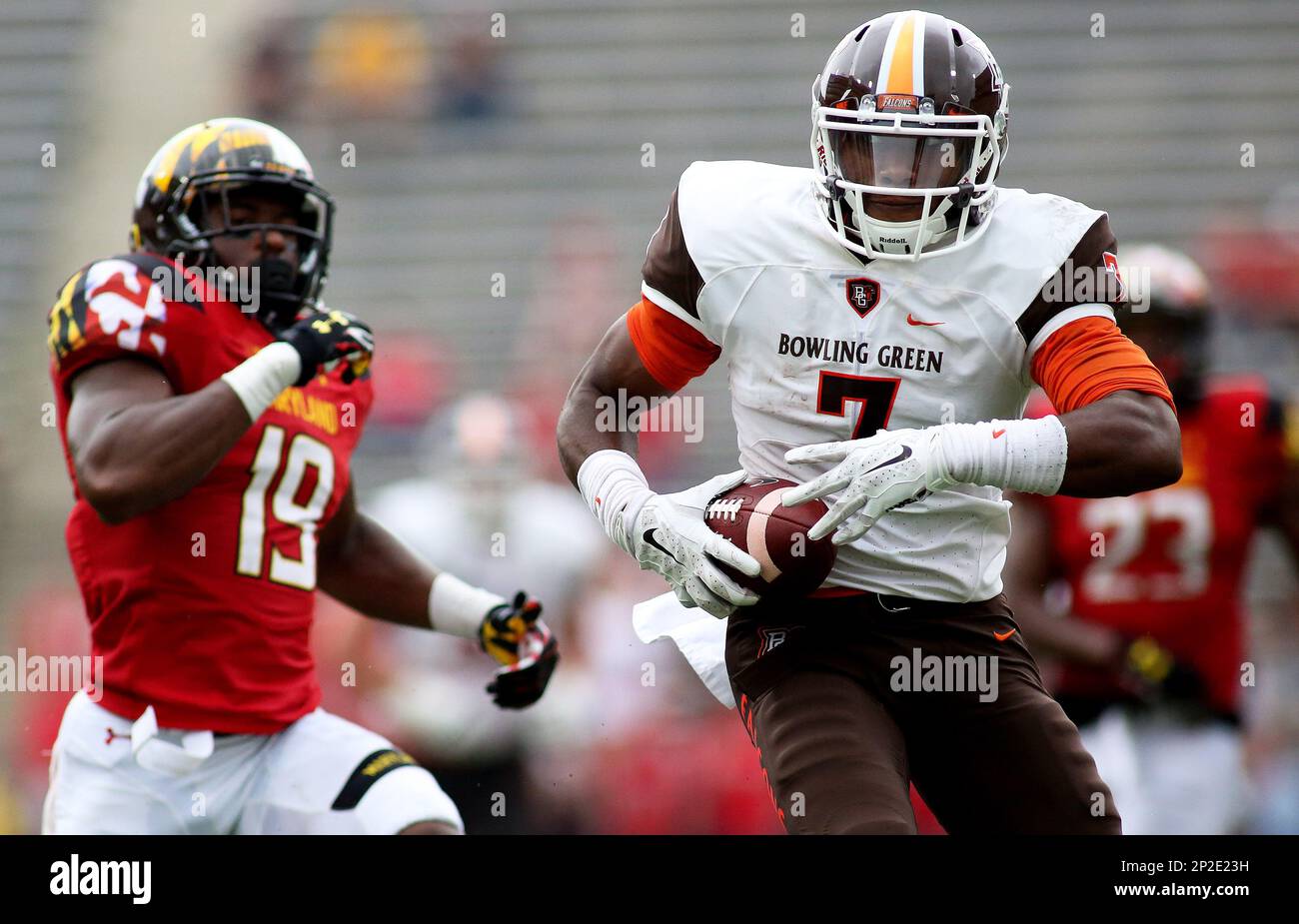 September 12, 2015: Bowling Green wide receiver Robbie Rhodes catches a ...
