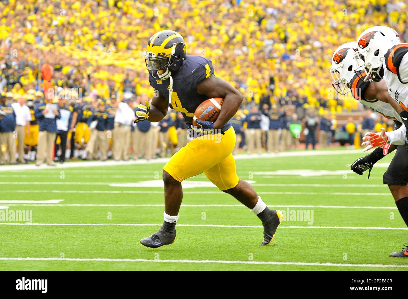 September 12, 2015: Michigan Wolverines running back De'Veon Smith (4 ...