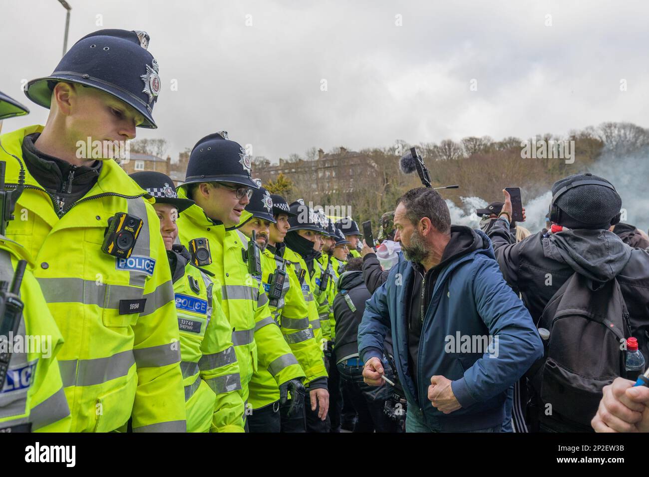 Dover, UK. 4th Mar, 2023. Far right groups protest at Dover against the ...