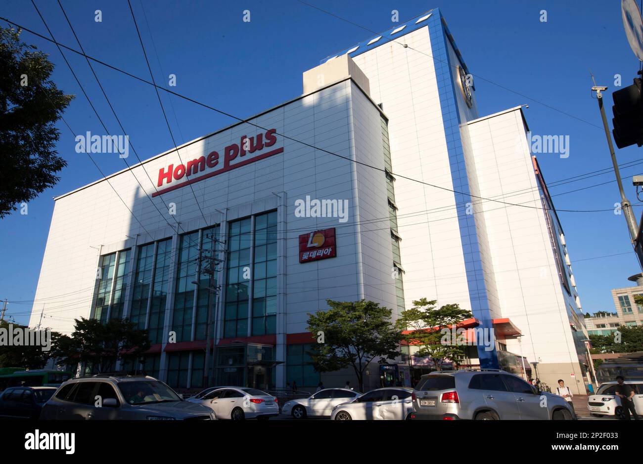A branch of South Korea's second-largest retailer Homeplus owned by ...