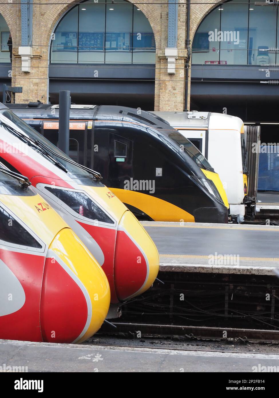 Contratsing hi-res stock photography and images - Alamy