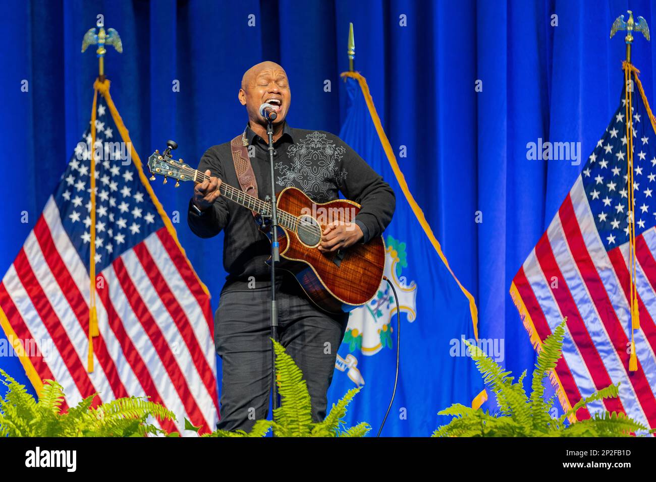 Javier Colon sings a rendition of the Star-Spangled Banner during ...