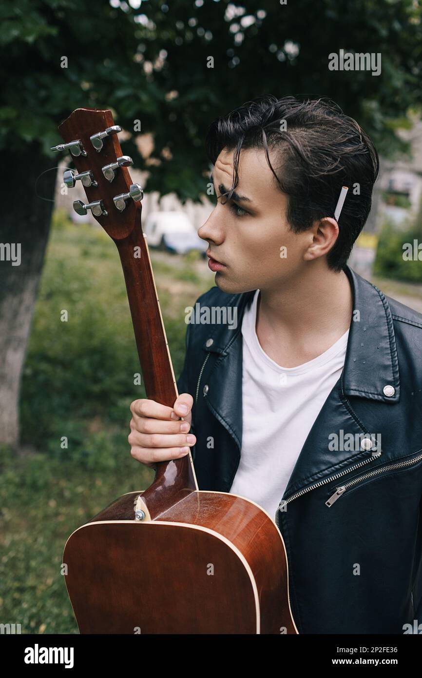 Artist with cigarette hi-res stock photography and images - Alamy