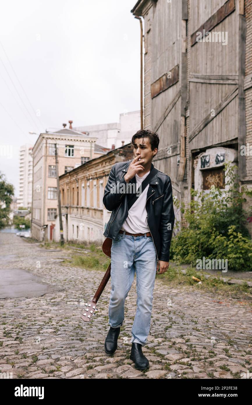 musician guitar player artist performer Stock Photo - Alamy