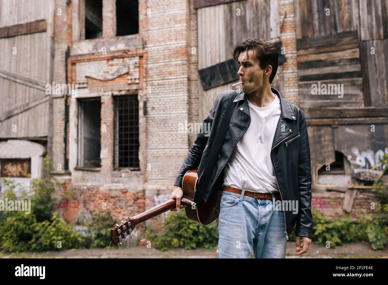 musician guitar player artist performer Stock Photo - Alamy