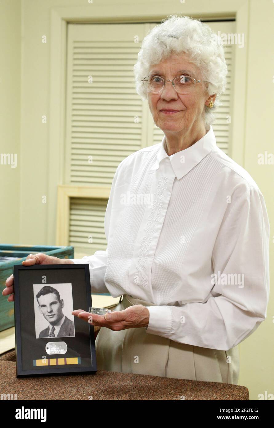 In this photo taken Friday, Aug. 28, 2015, Janice Crowe, aunt of ...