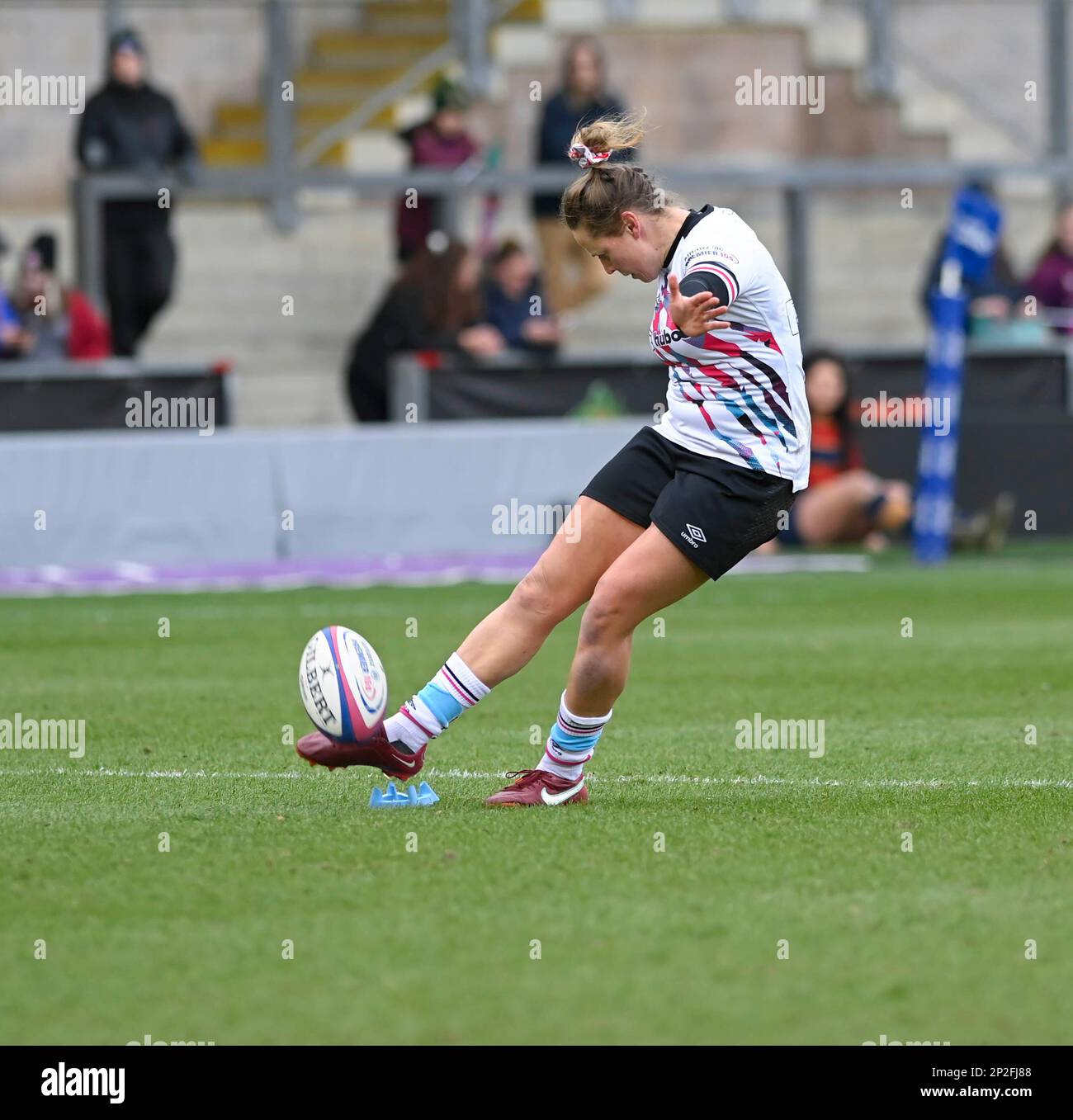 NORTHAMPTON, ENGLAND- Sat-4-2023: Amber Reed (c) of Bristol Bears in ...