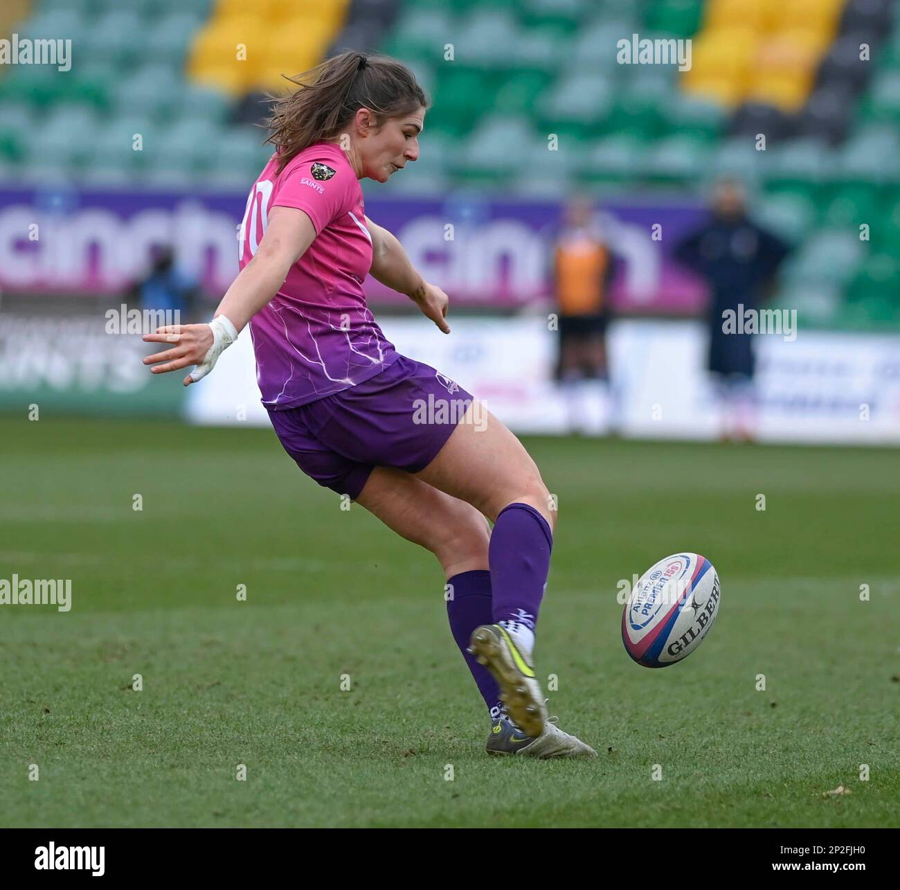 NORTHAMPTON, ENGLAND- Sat-4-2023: Helen Nelson of LOUGHBOROUGH in ...