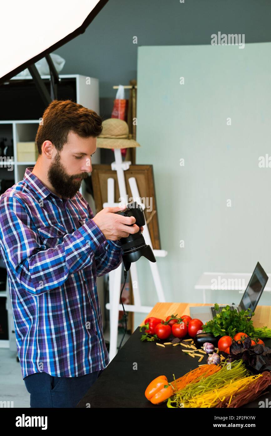 food photography blog stylist photographer Stock Photo - Alamy
