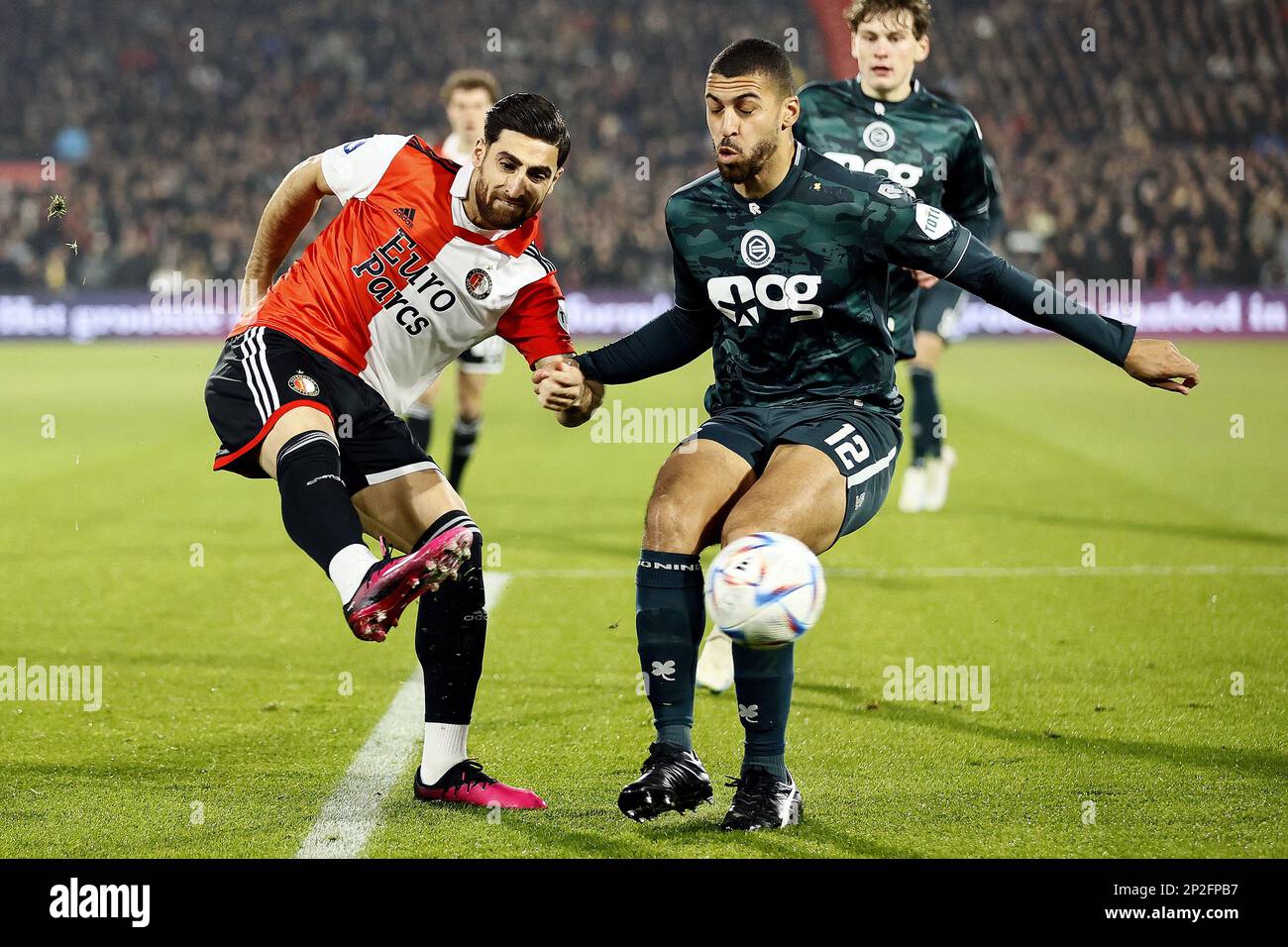 ROTTERDAM - (l-r) Alireza Jahanbakhsh of Feyenoord, Radinio Balker of FC Groningen during the ...